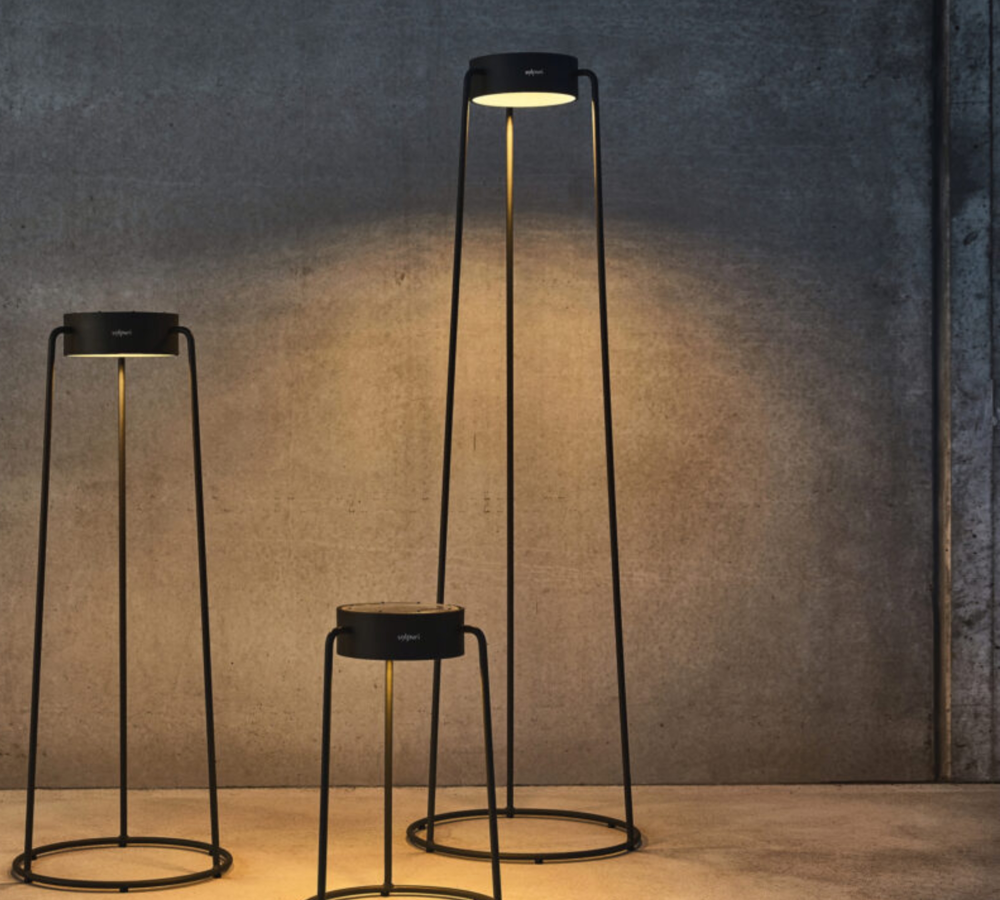 Moon Solar Stehleuchte Maxi Aluminium Anthrazit Ø 34cm | solpuri | COCOLI